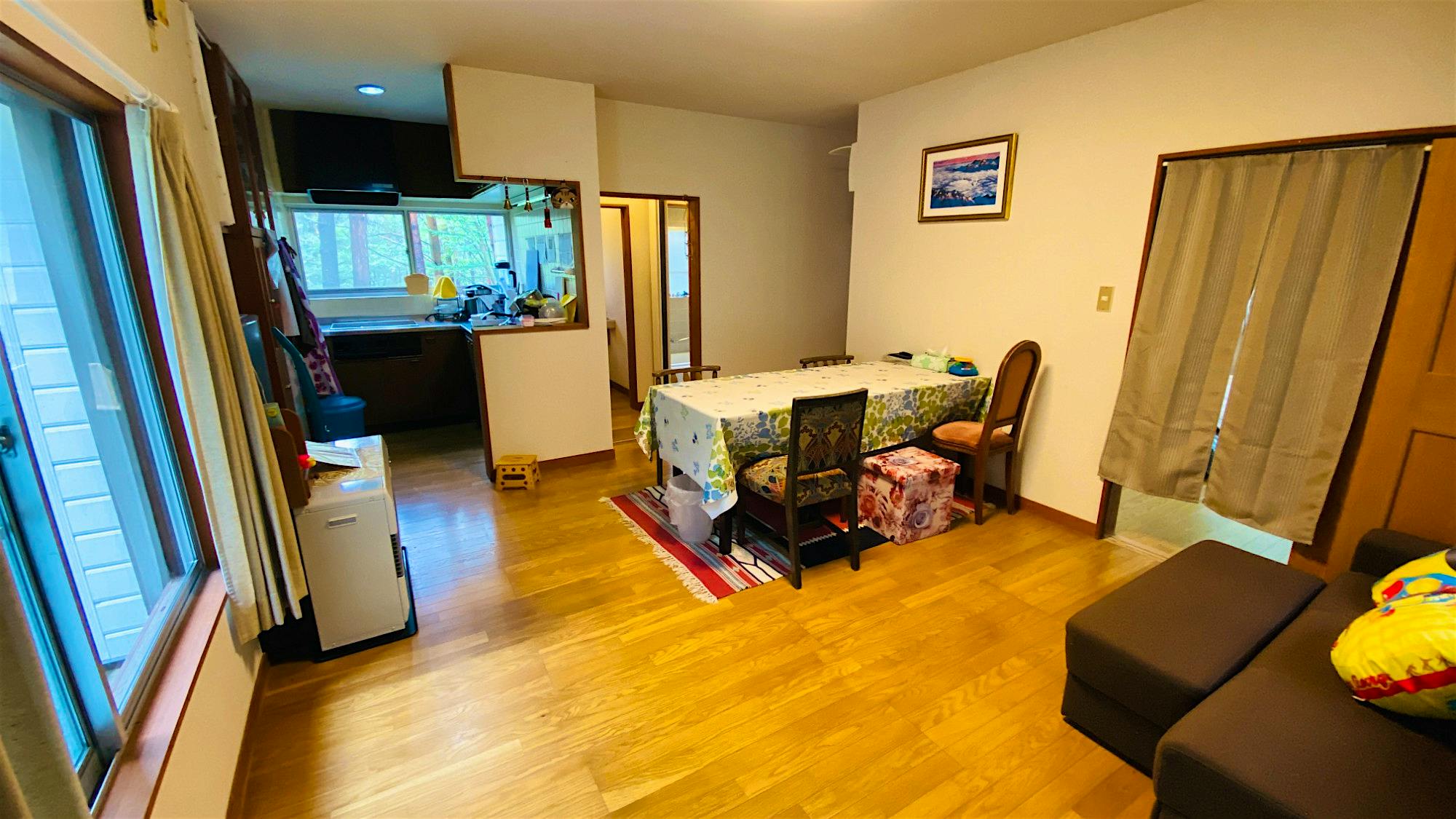 北軽井沢・嬬恋 一戸建て 浅間ハイランドパーク コンパクトサイズの平家建て2LDK ∙ 間取り: 2LDK · 建物面積: 62.38 m² · 土地面積: 714.00 m² ∙ ¥ ...